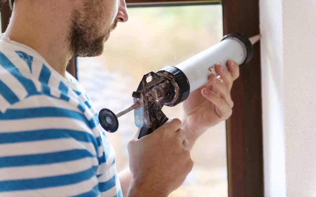 Sanded Caulk vs. Silicone: What’s the Difference?